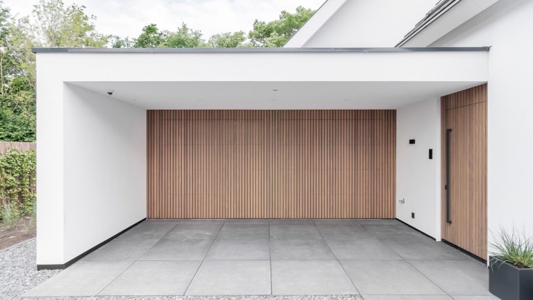 Project: Afrormosia houten garagedeuren | Different Doors