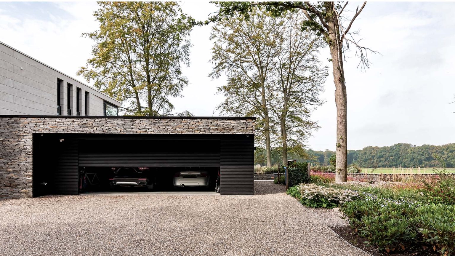 Garagedeur met Mato profielen | Different Doors