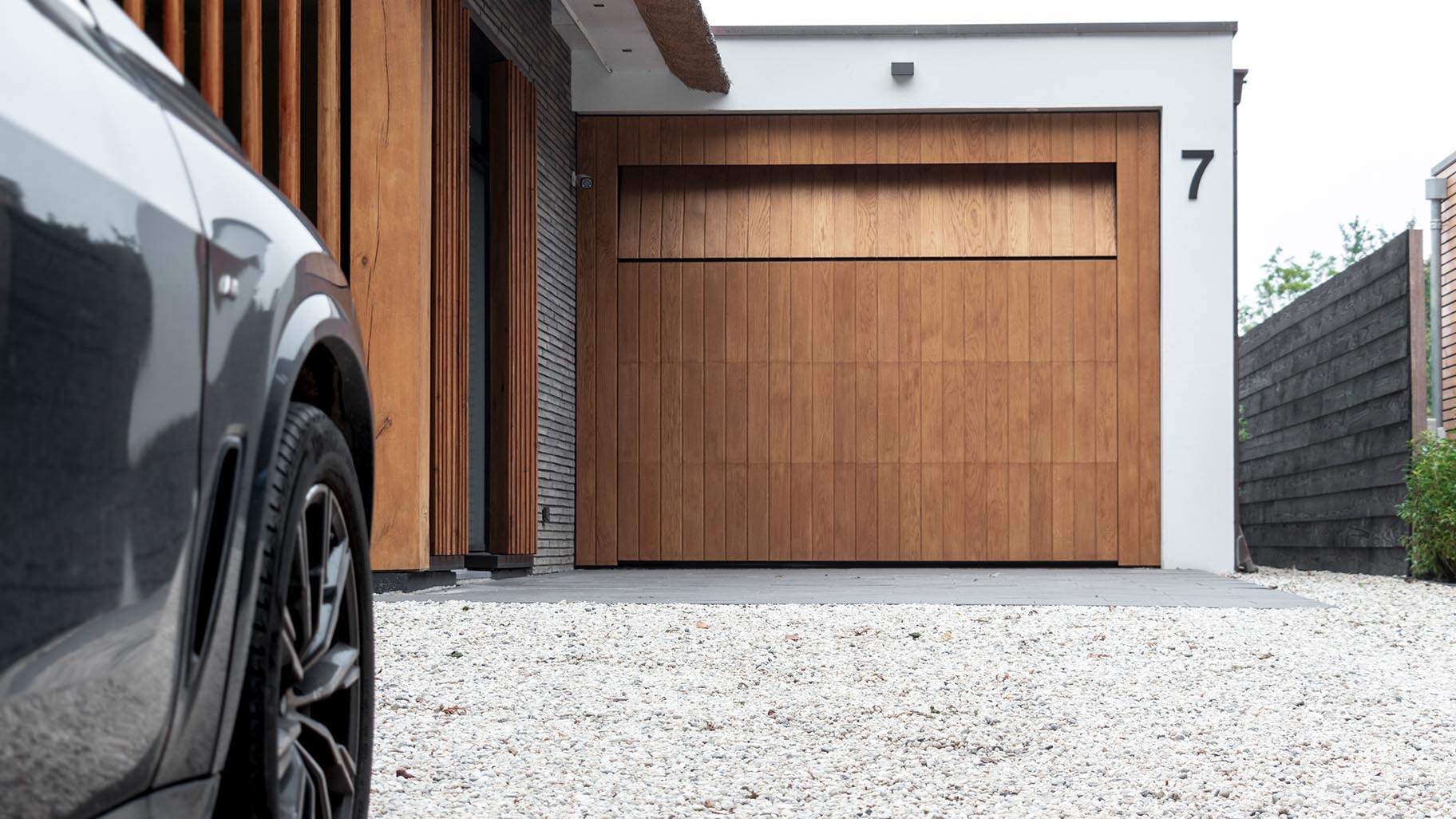 Eikenhouten garagedeuren op maat gemaakt | Different Doors